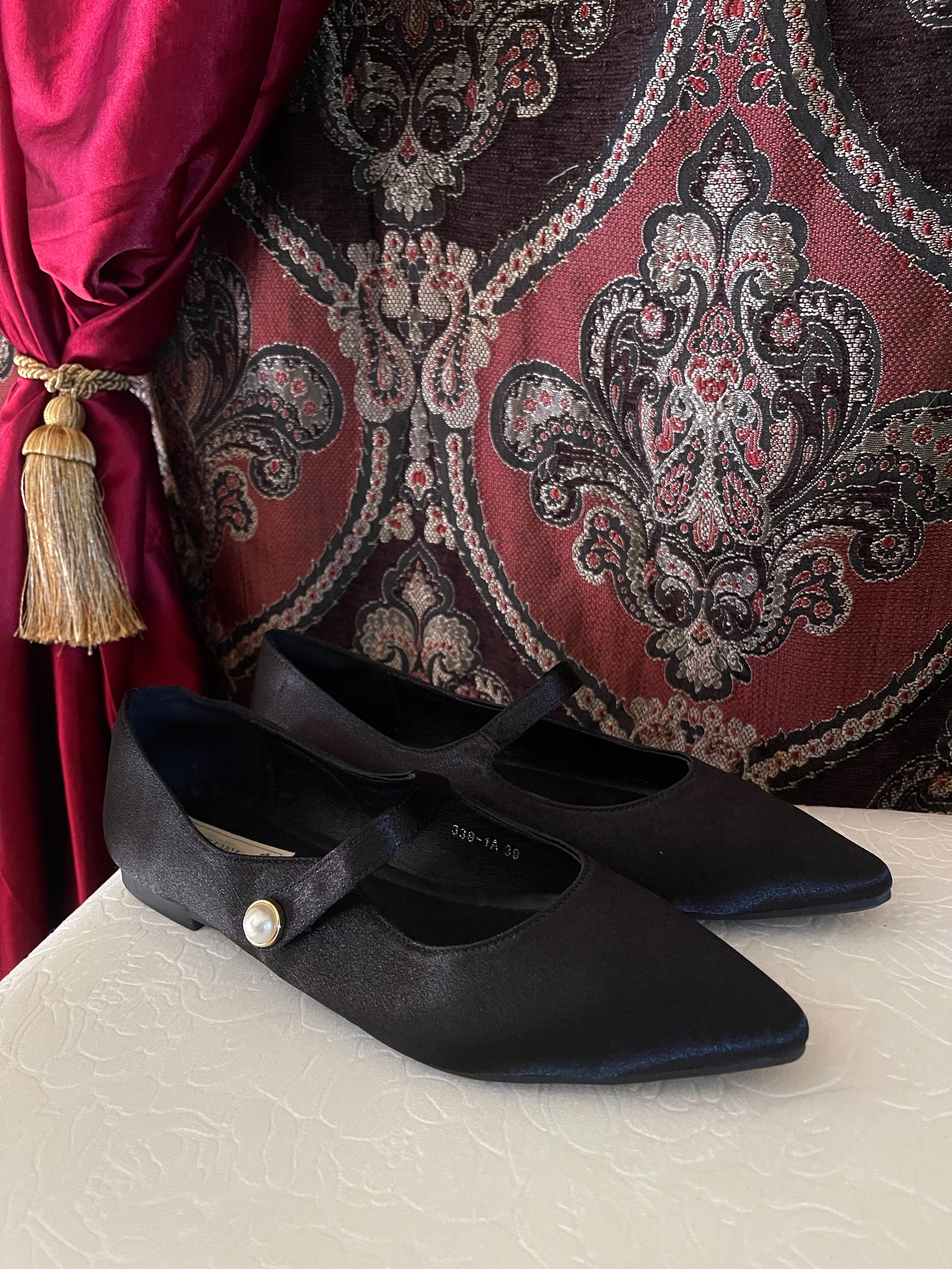 Medieval & Renaissance Satin Pointed Toe Poulaine Flats in Gothic Blac ...